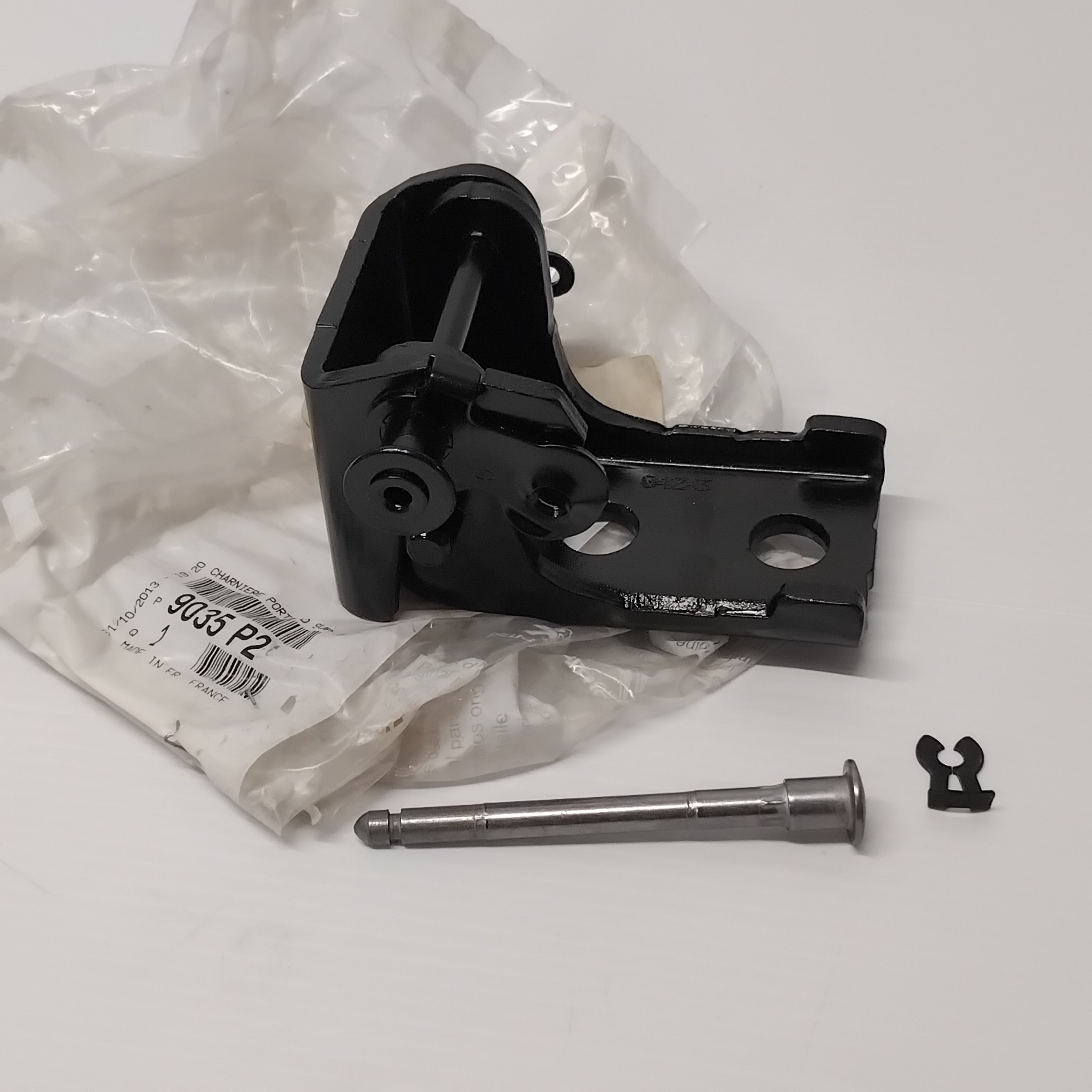 Genuine Right Front Door Hinge - Citroen C3 | 9035P2 – Stoneacre Direct