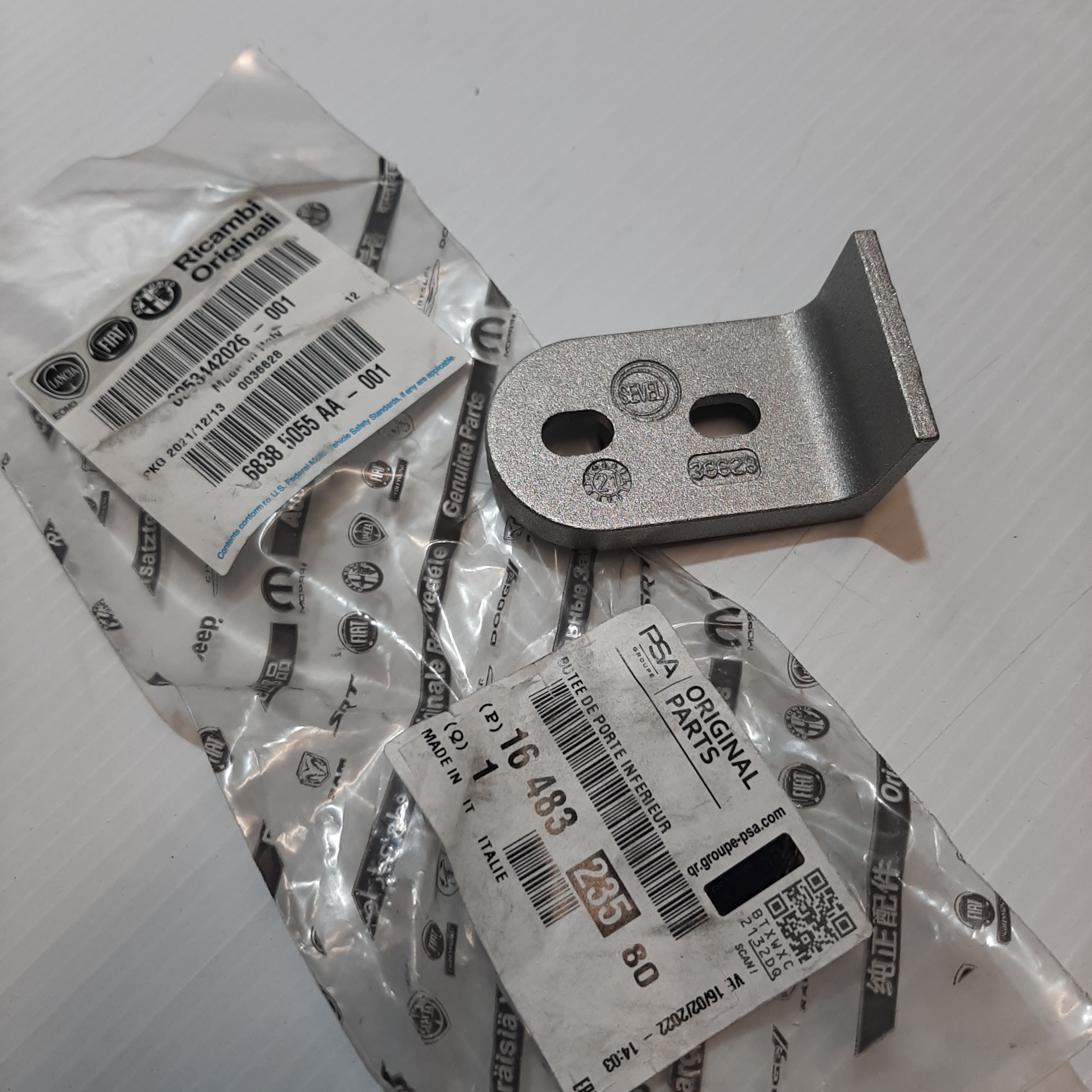 Genuine Door Lock Buffer - Peugeot / Citroen | 1648323580 – Stoneacre ...