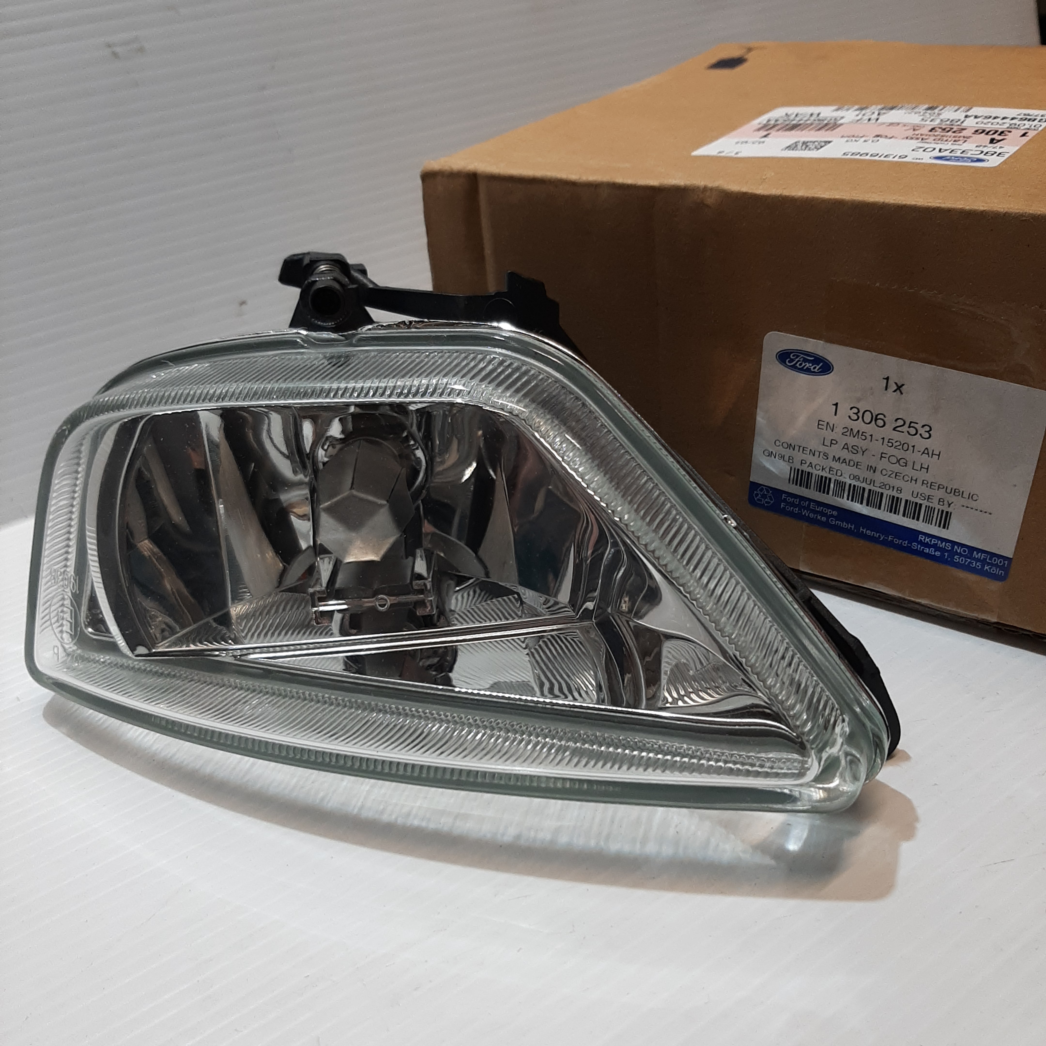 Genuine Front Left Fog Lamp - Ford Focus 2001-2004 | 1306253 ...